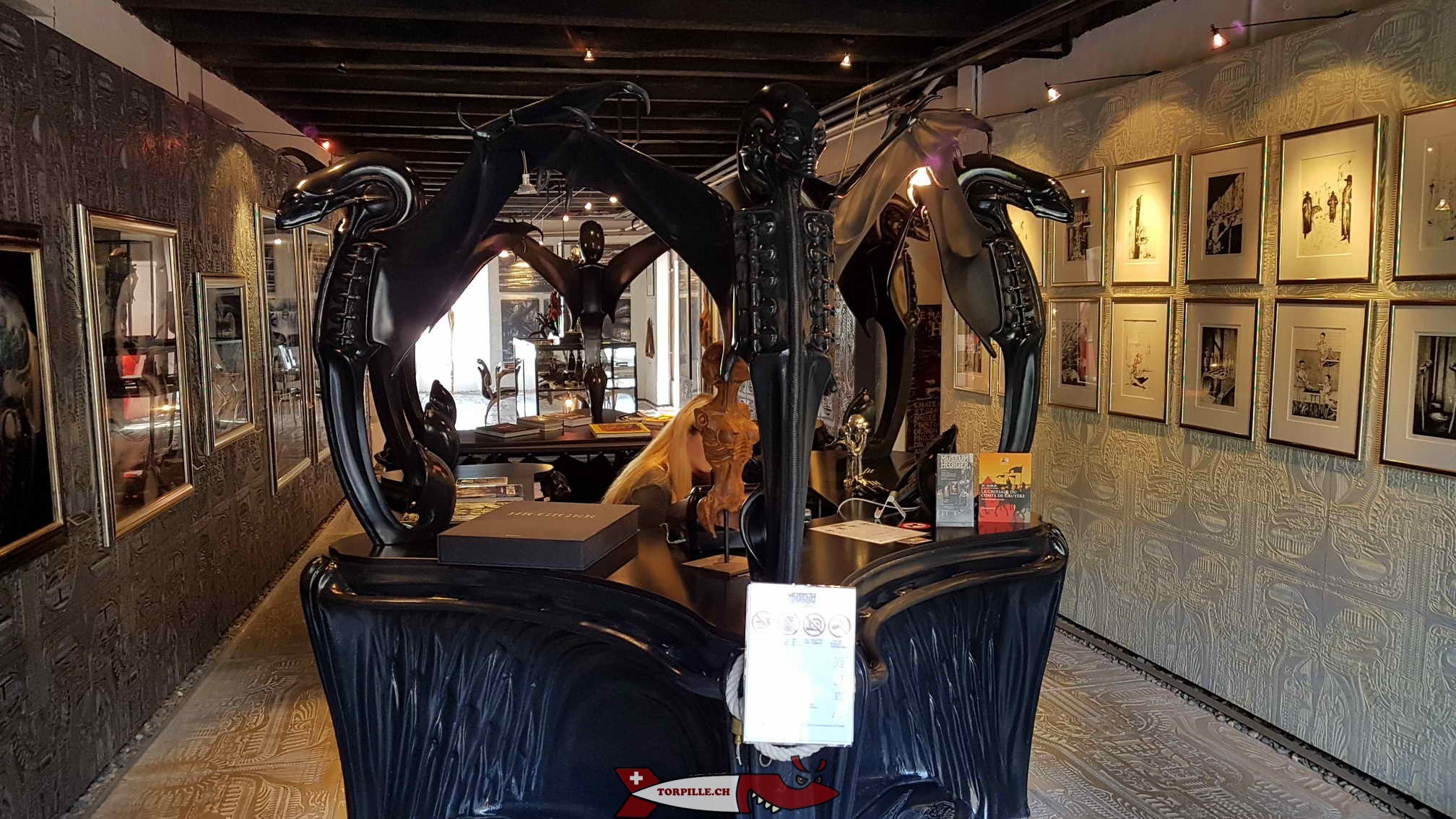 🎨 Musée HR Giger Gruyères | Sculptures Alien à côté du château de Gruyères