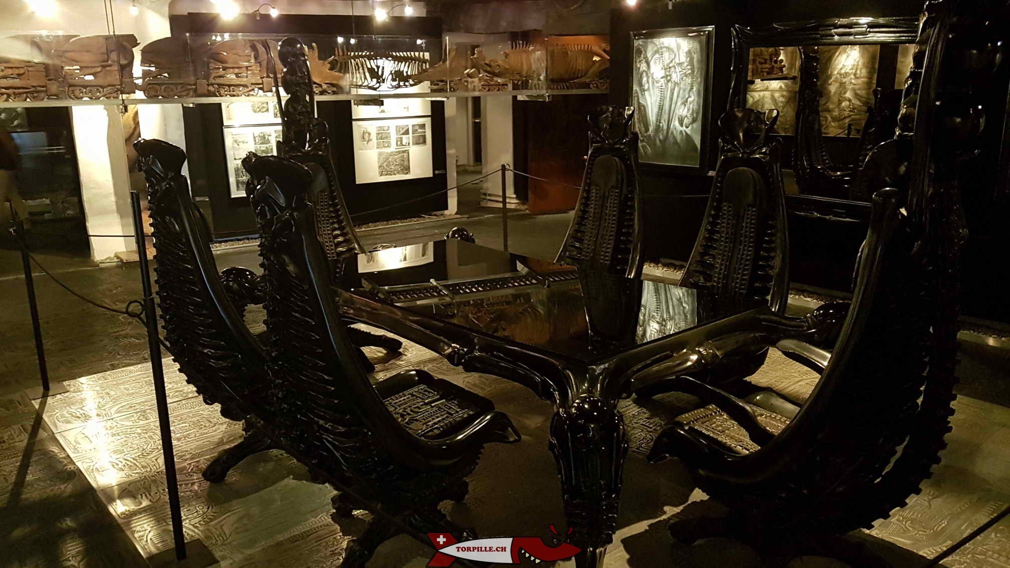 🎨 Musée HR Giger Gruyères | Sculptures Alien à côté du château de Gruyères