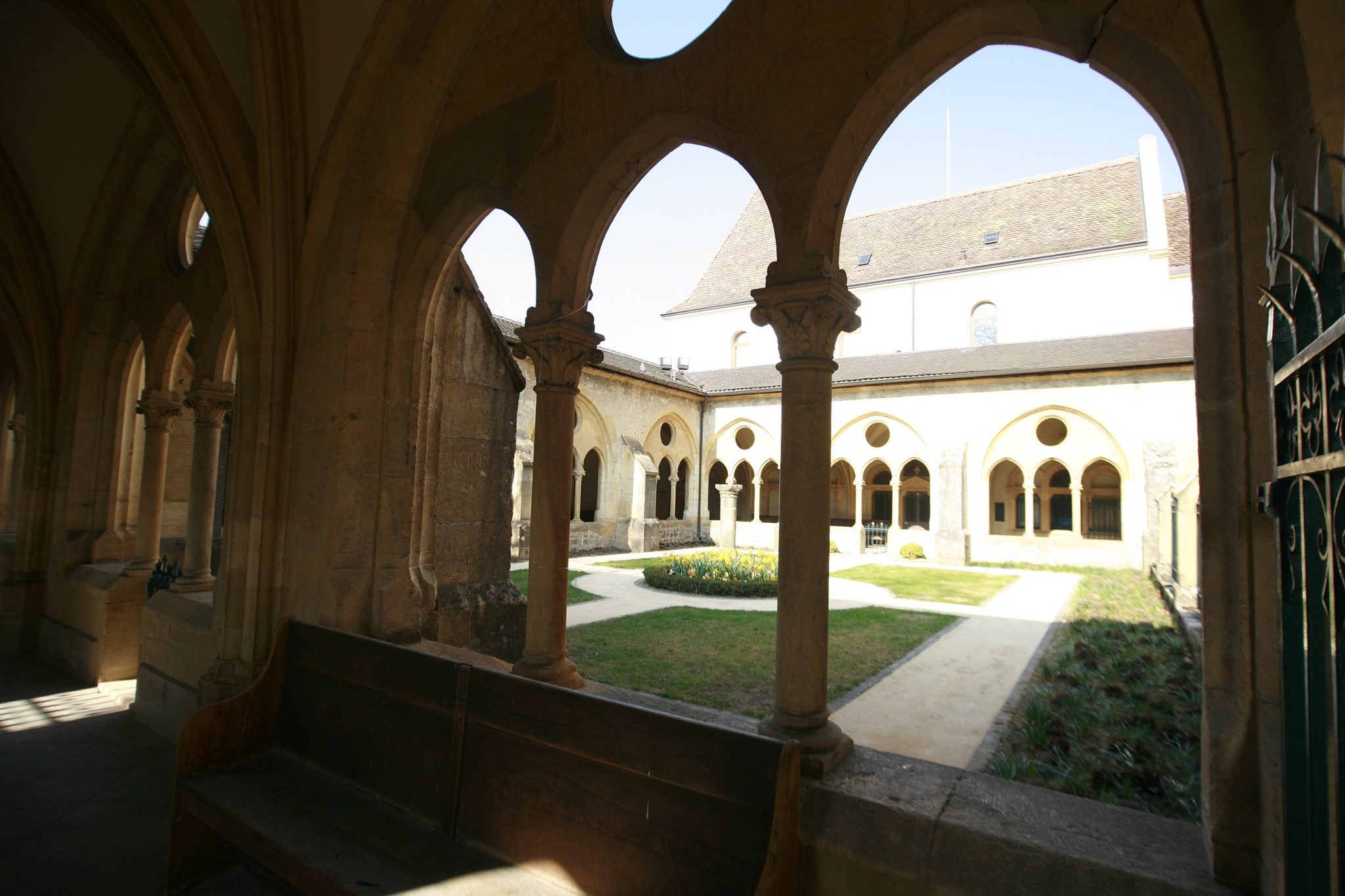 ⛪ Eglise Collégiale de Neuchâtel | Eglise Protestante